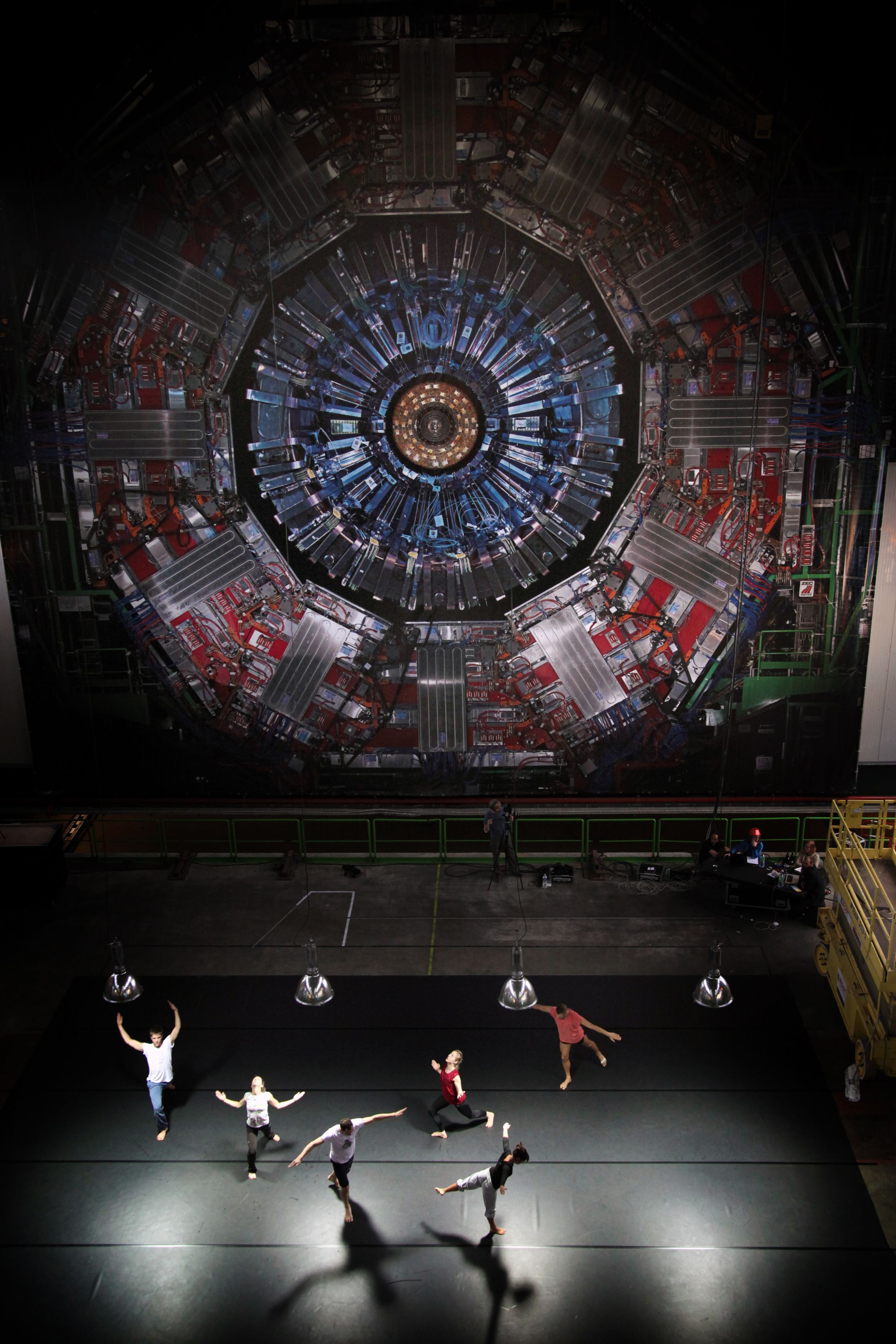QUANTUM leaps: CERN artists team up for performance at CMS | CMS Experiment